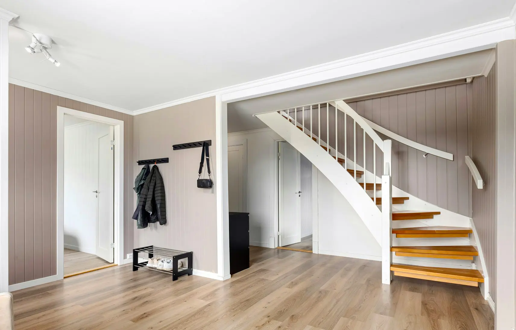 ᑕ ᑐ Stair Railing Materials: Their Types, Options, Lifespan