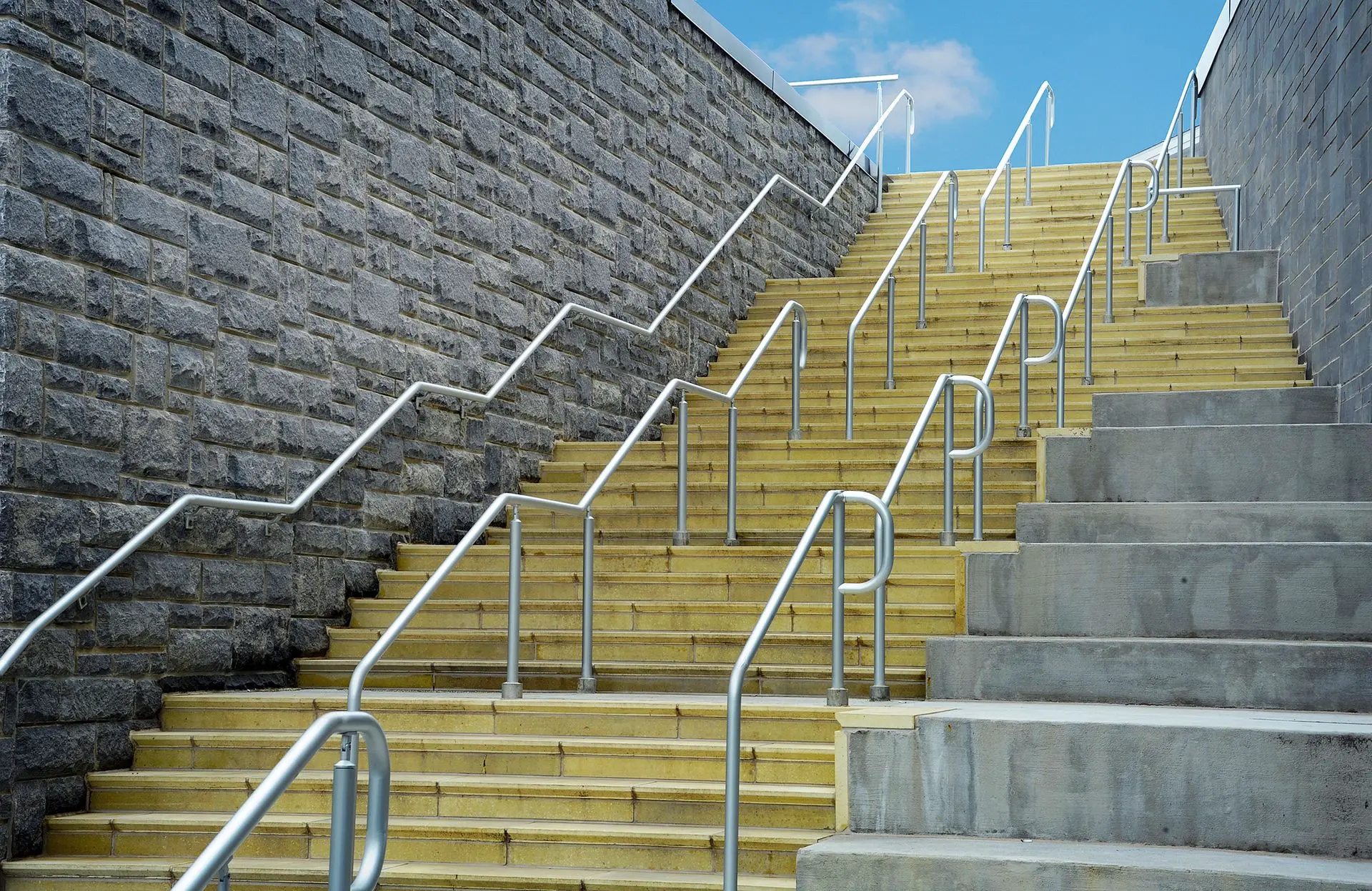 ᑕ ᑐ Handrail Graspability: When Do You Need Graspable Handrails