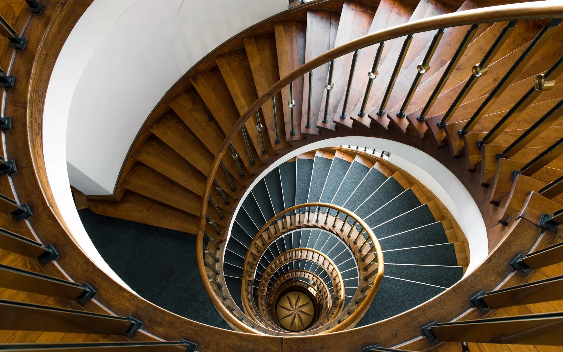 ᑕ ᑐ Wood Stair Railings Ultimate Guide: Indoor and Outdoor Use