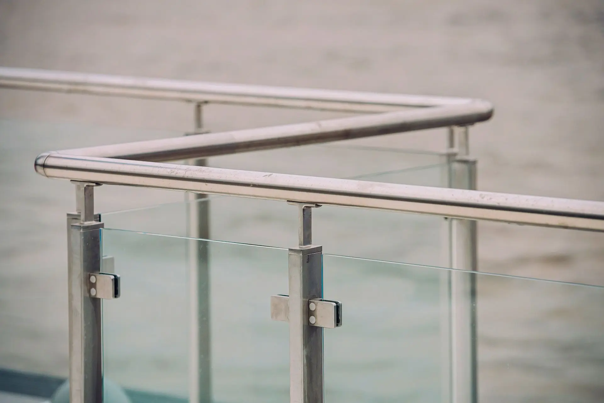 ᑕ ᑐ What Is a Glass Guardrail System and When Do You Need It