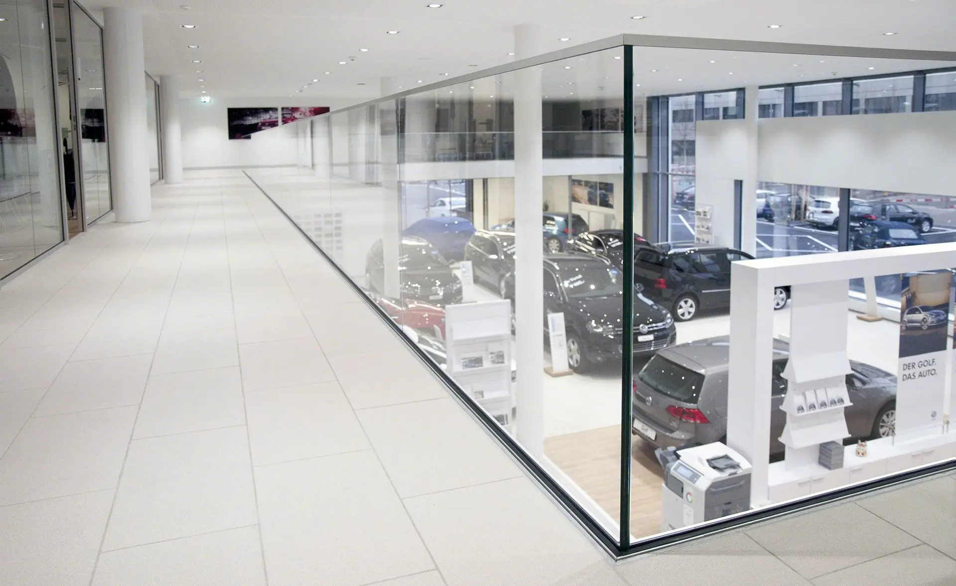 ᑕ ᑐ What Is a Glass Guardrail System and When Do You Need It